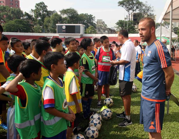 CLB Lyon cùng TPHCM đào tạo tài năng bóng đá